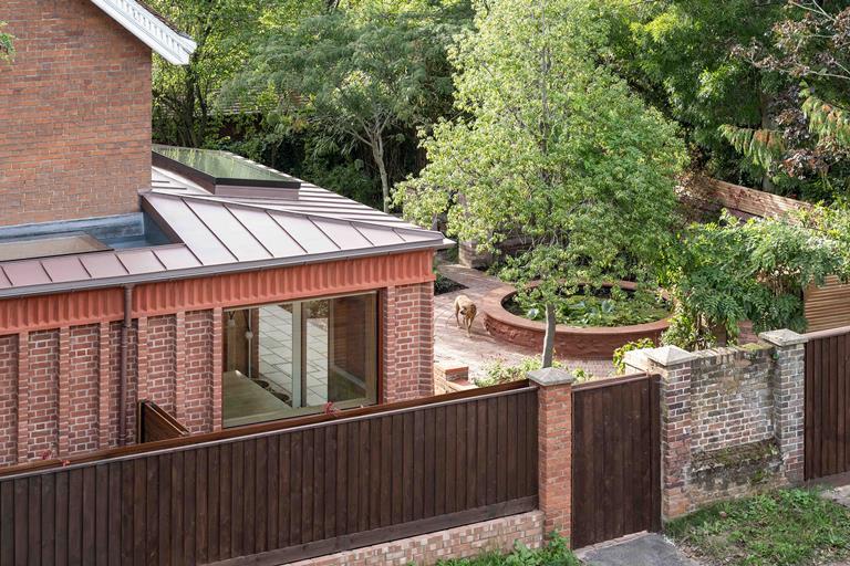 Grafted seeks to redefine design and build with Cast Corbel House ...